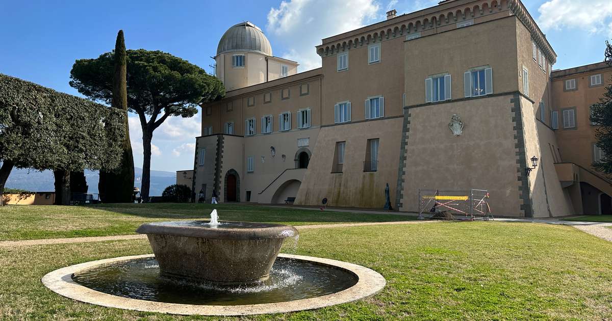 Castle Gandolfo Papal Summer Palace Tour with Gardens and Terrace view ...